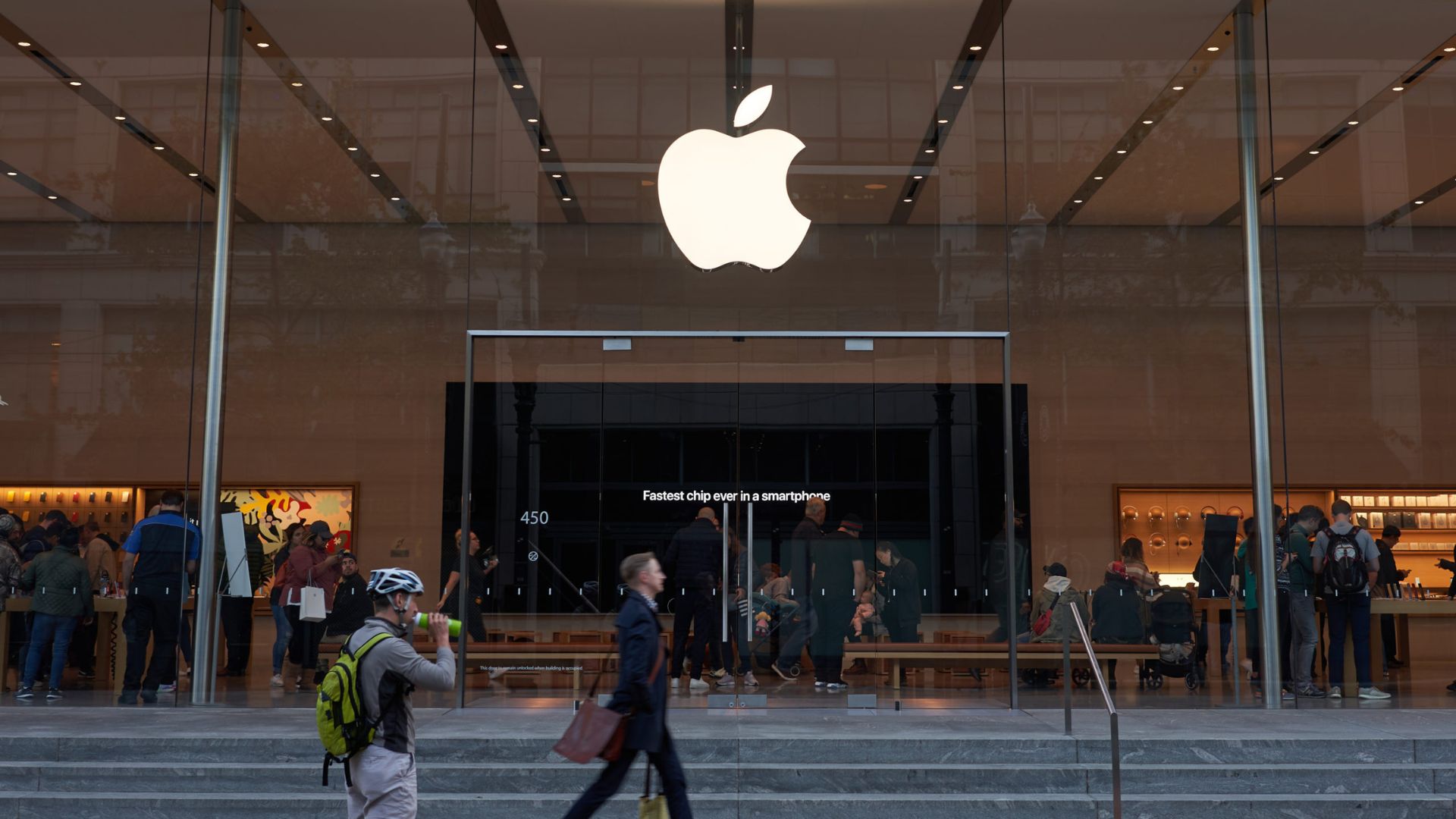 Apple-ი დისტანციური მუშაობის ერას ასრულებს - სექტემბრიდან თანამშრომლები ...