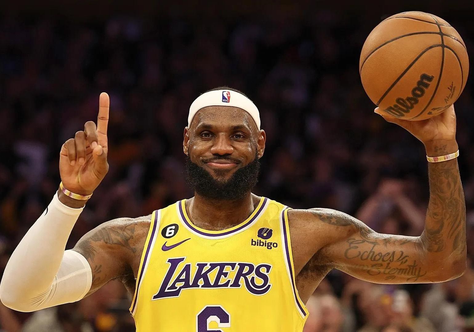 Forbes: NBA-ის 2023 წლის ყველაზე მაღალშემოსავლიანი კალათბურთელები ...